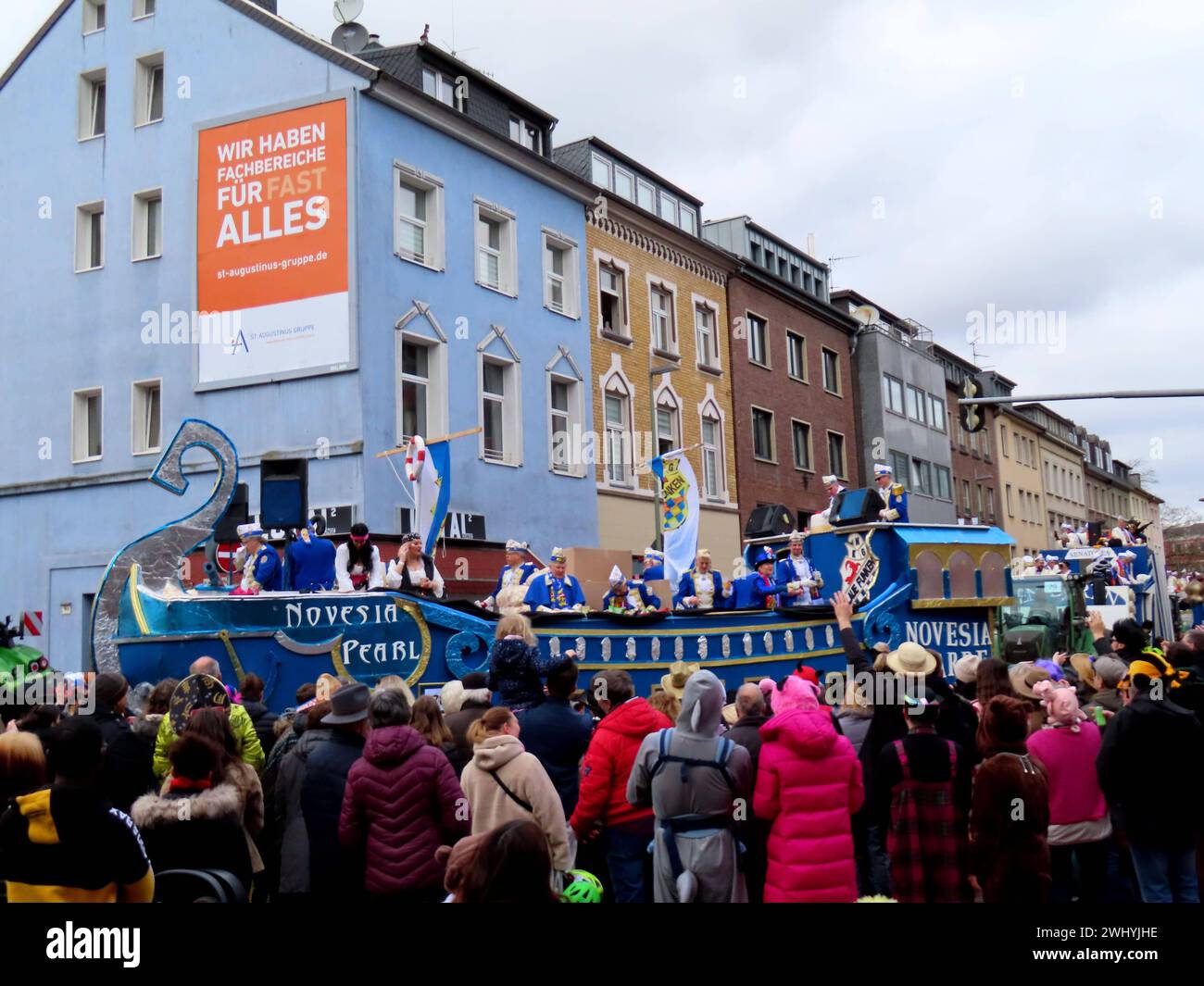 Praechtiger Motivwagen - diese Novesia Pearl im Karnevalsumzug Neuss Karneval 2024 Novesia Pearl ...