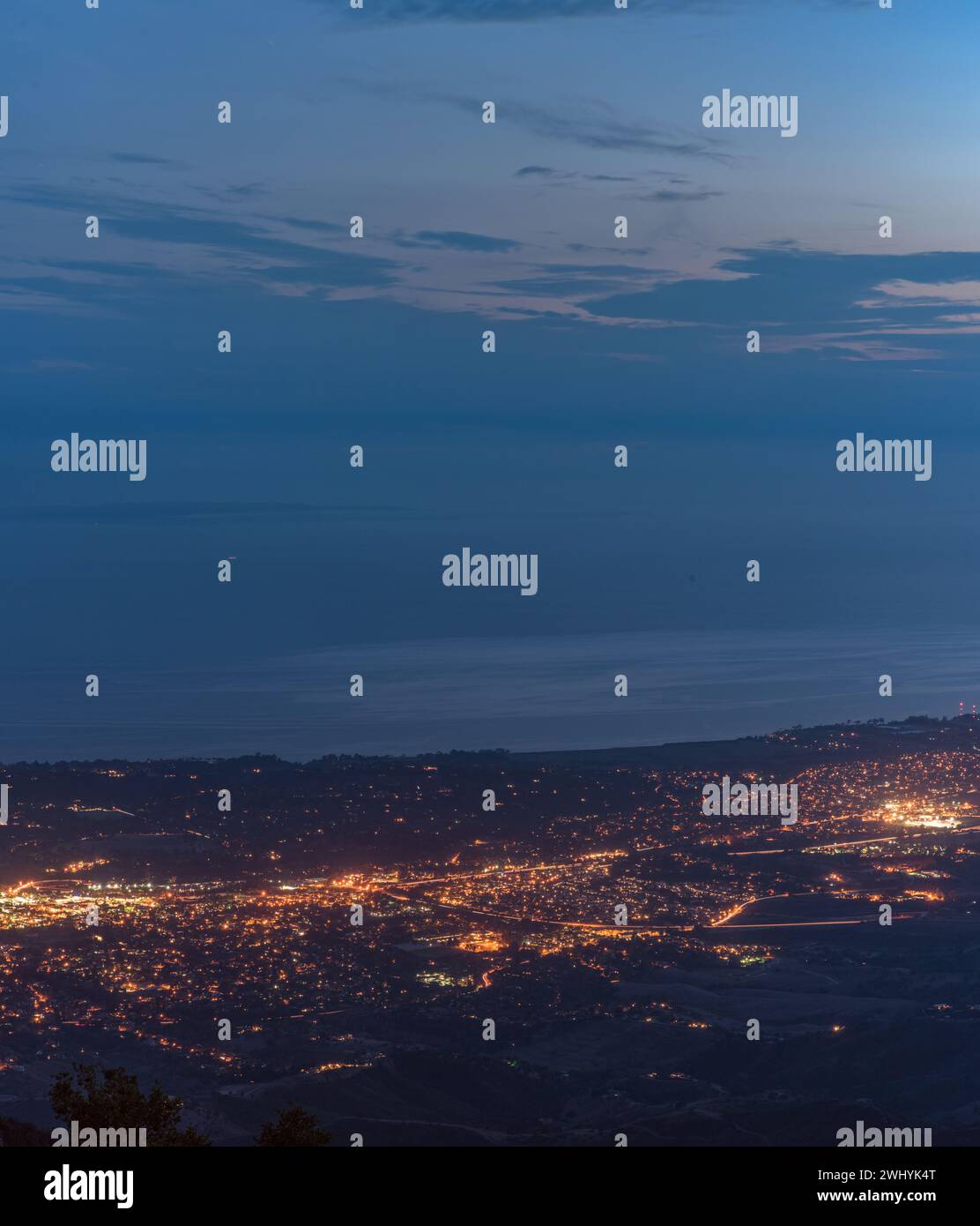 Nightfall over cities hi-res stock photography and images - Alamy