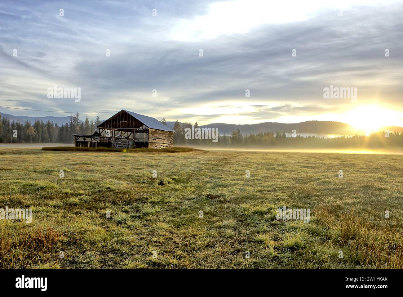 Beautiful barn sunrise hi-res stock photography and images - Alamy