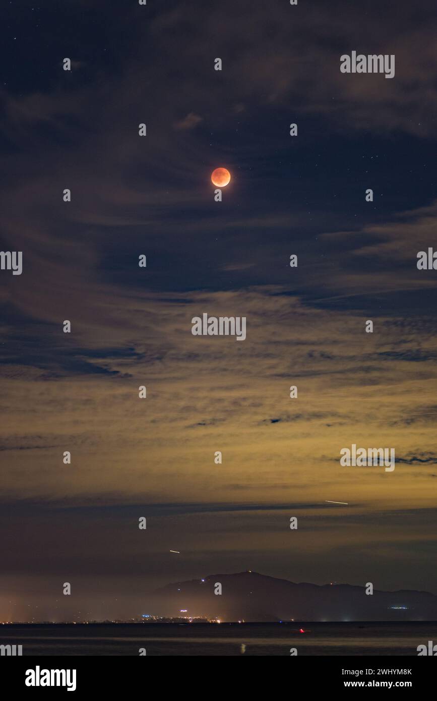 Blood moon, Eclipse, Santa Barbara Harbor, Celestial event, Lunar ...