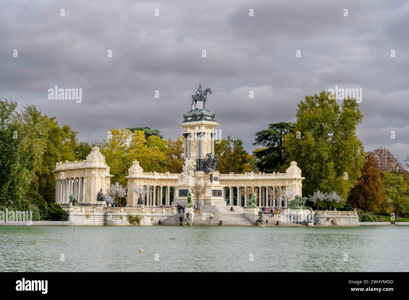 Monumento monumento parque hi-res stock photography and images - Alamy