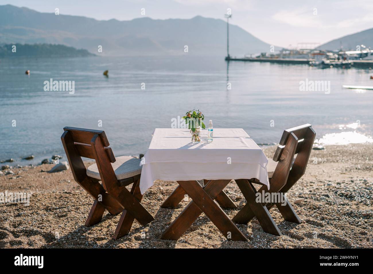Table for two beach hi-res stock photography and images - Alamy