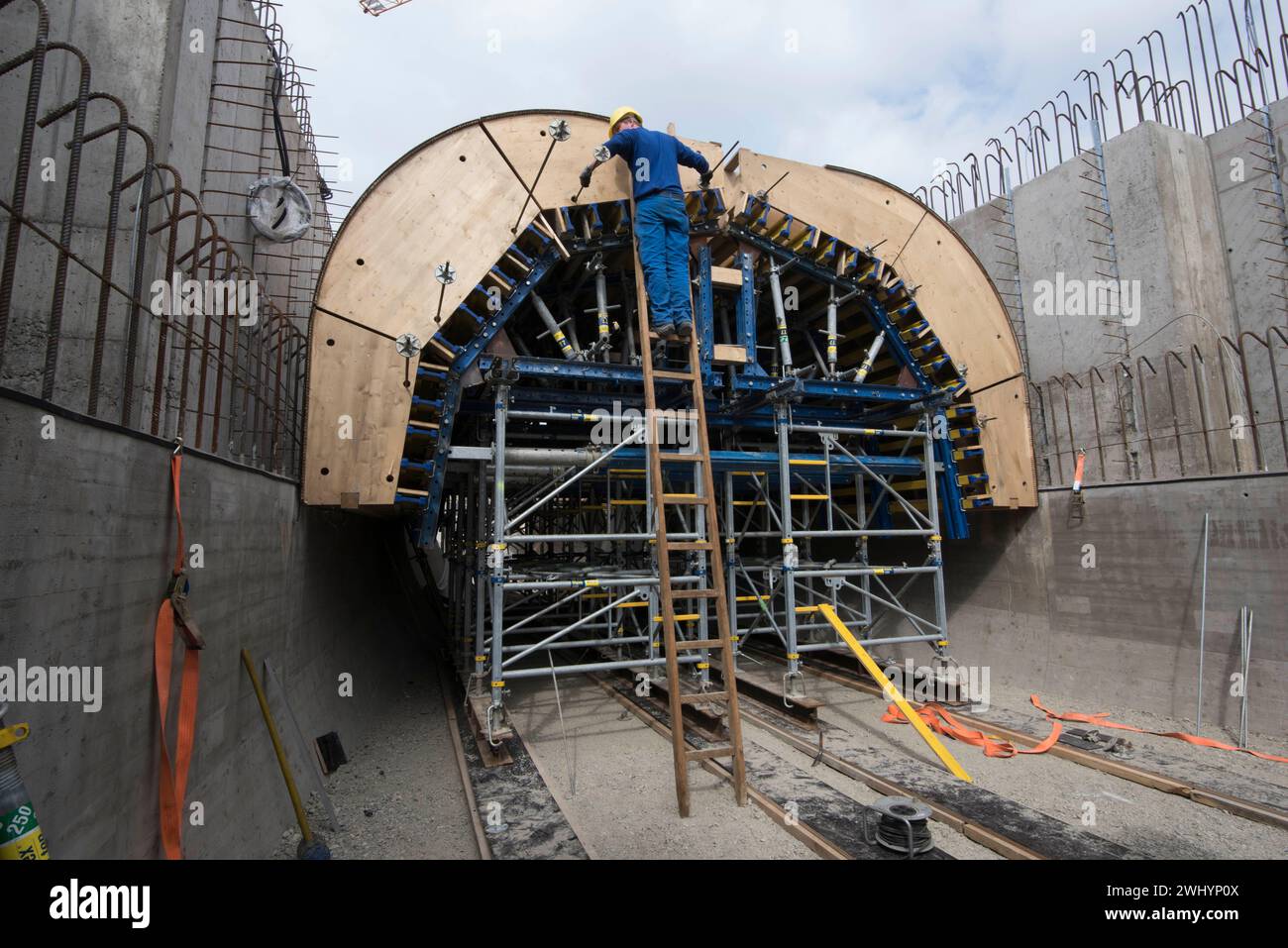 Building materials and construction hi-res stock photography and images ...