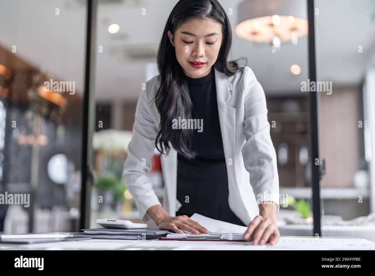 Beautifula business hi-res stock photography and images - Alamy