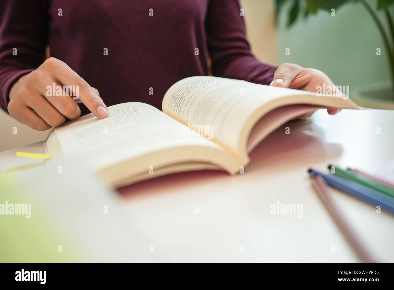 Female girl studying hi-res stock photography and images - Alamy