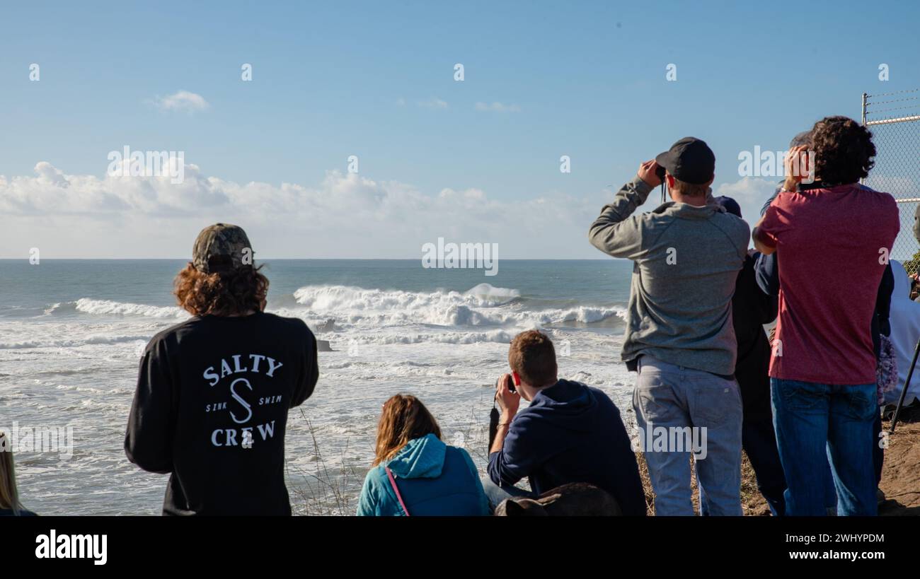 Surfing frenzy hi-res stock photography and images - Alamy