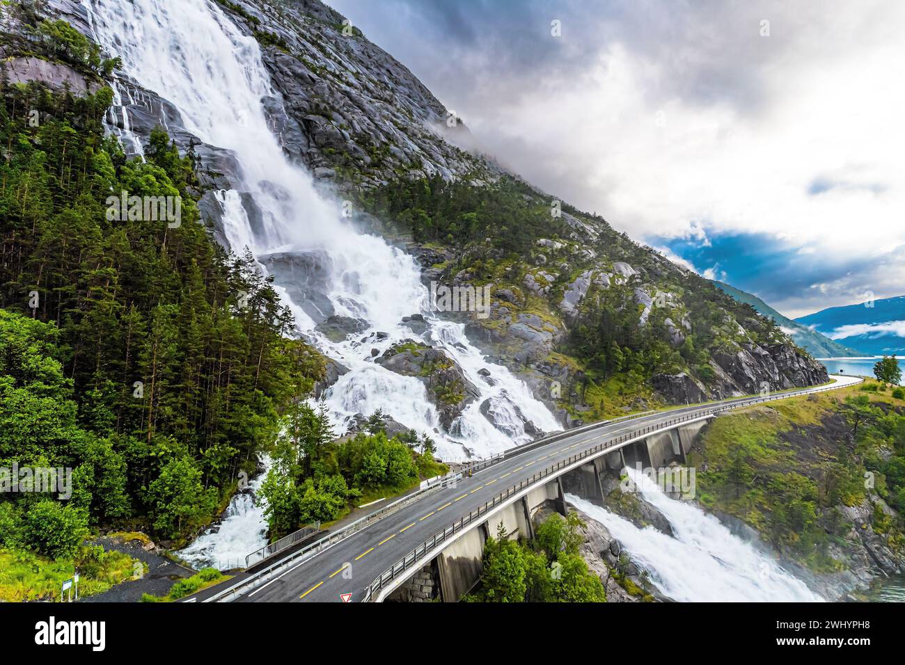 Cascading structure hi-res stock photography and images - Alamy