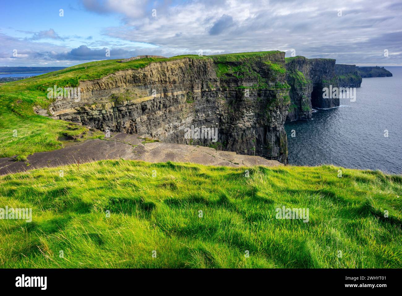 Cliff terrain hi-res stock photography and images - Alamy