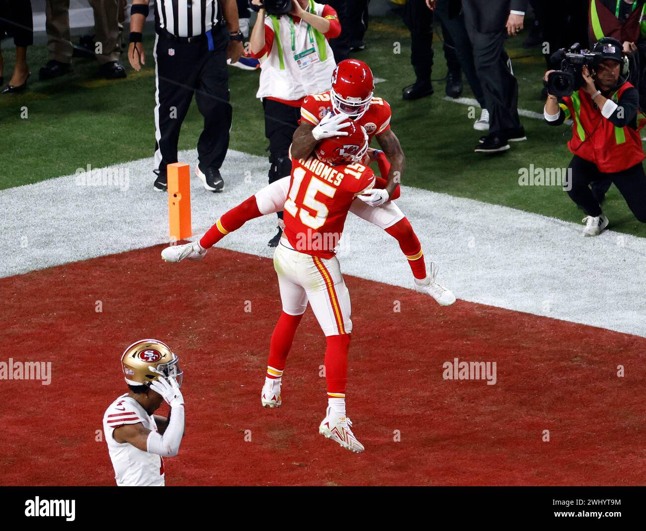 Kansas City Chiefs quarterback Patrick Mahomes (15) throws the game ...