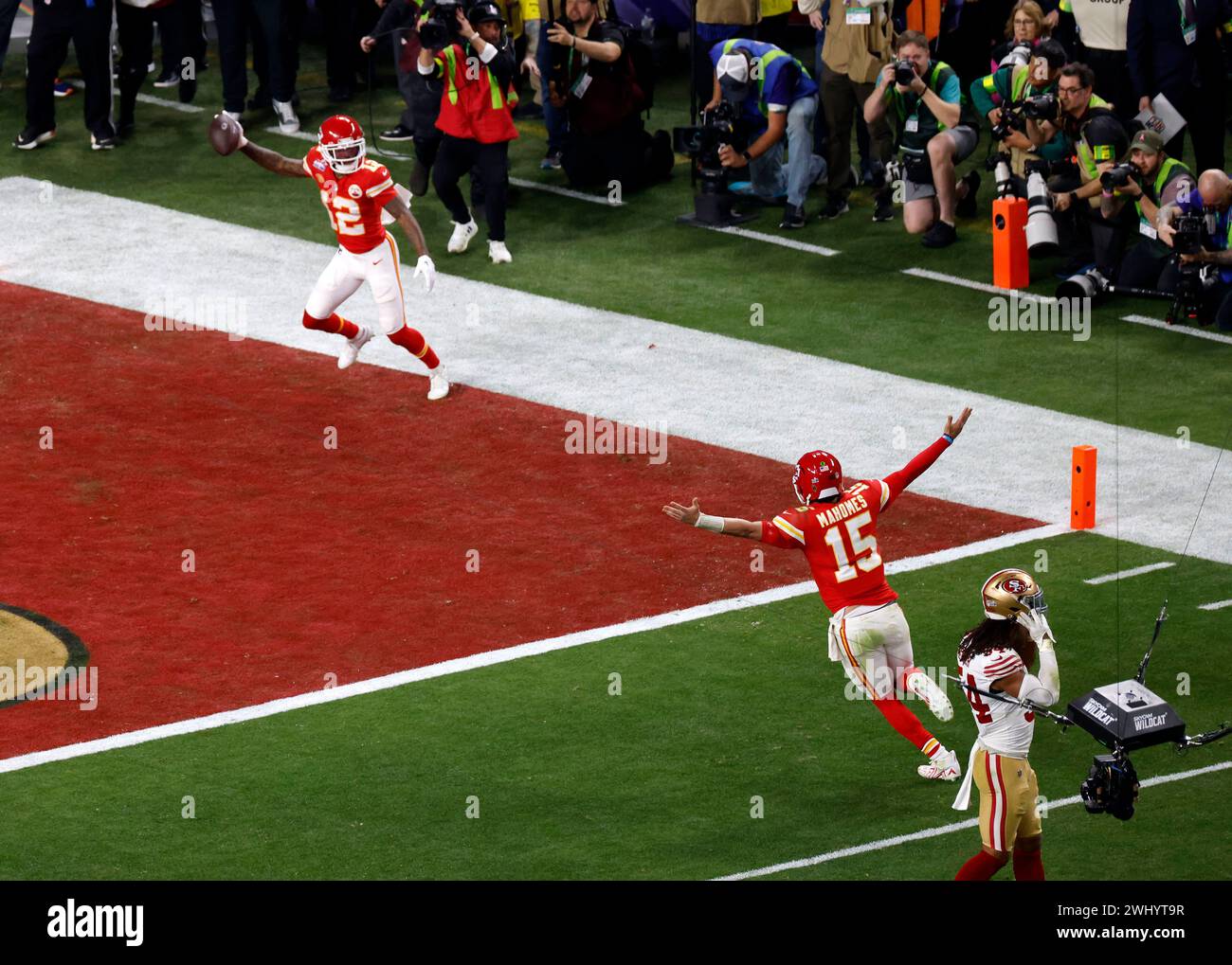 Kansas City Chiefs quarterback Patrick Mahomes (15) throws the game ...