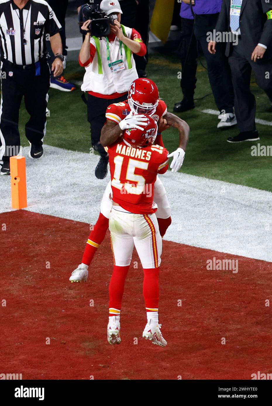 Kansas City Chiefs quarterback Patrick Mahomes (15) throws the game ...