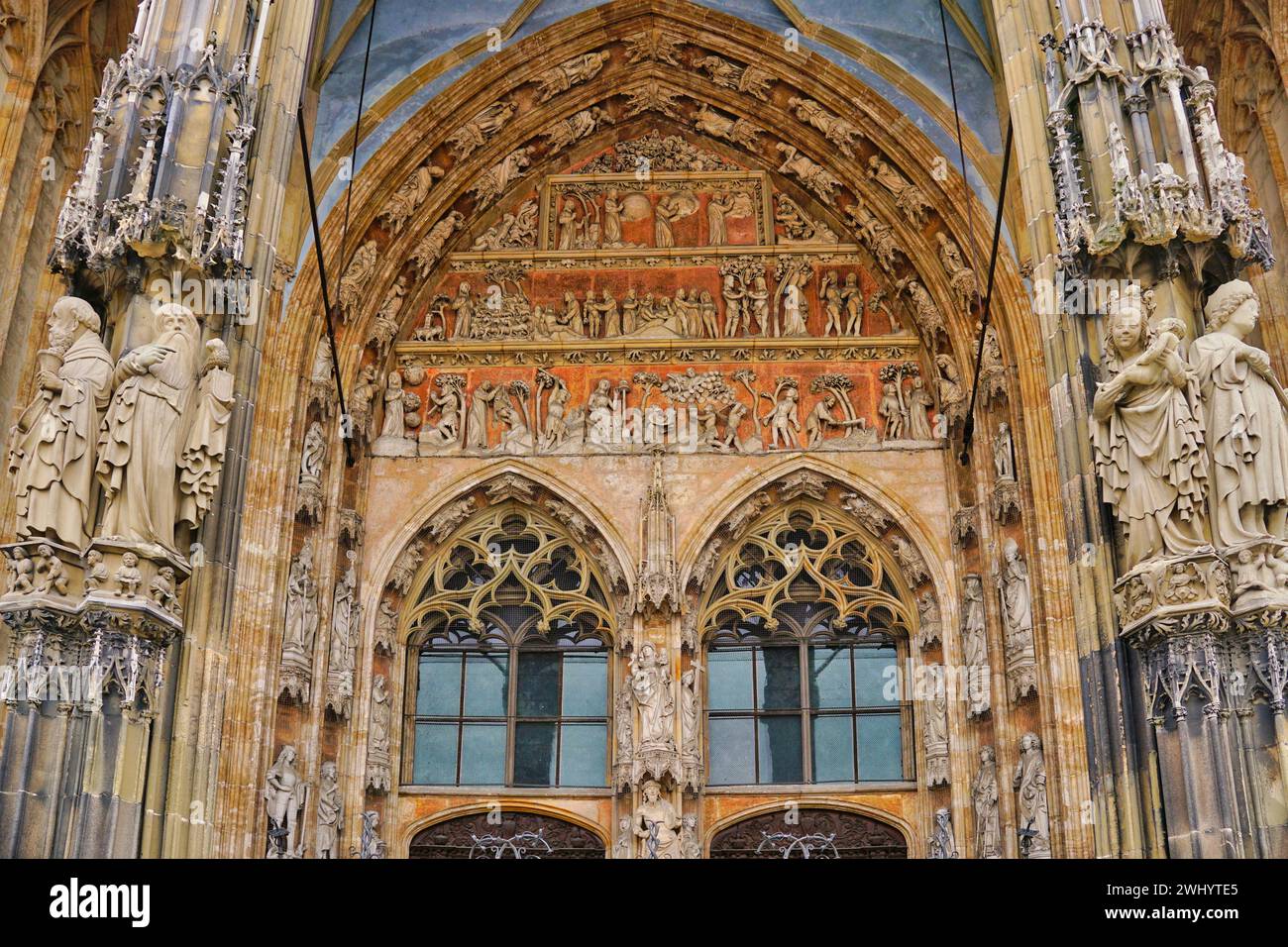 Minster portal hi-res stock photography and images - Alamy