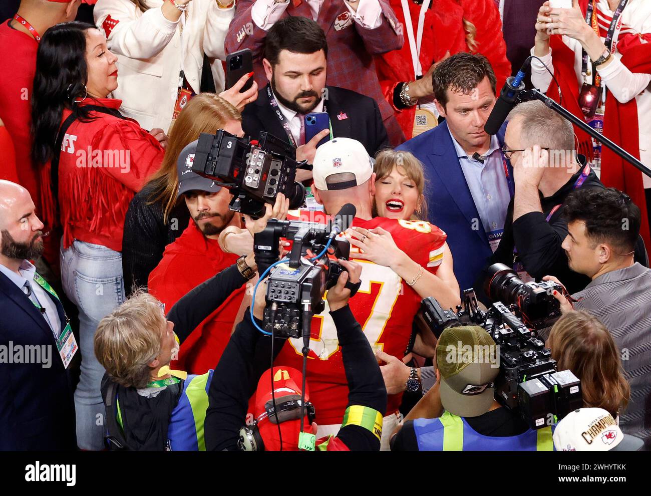Kansas City Chiefs tight end Travis Kelce (87) celebrates with Taylor ...