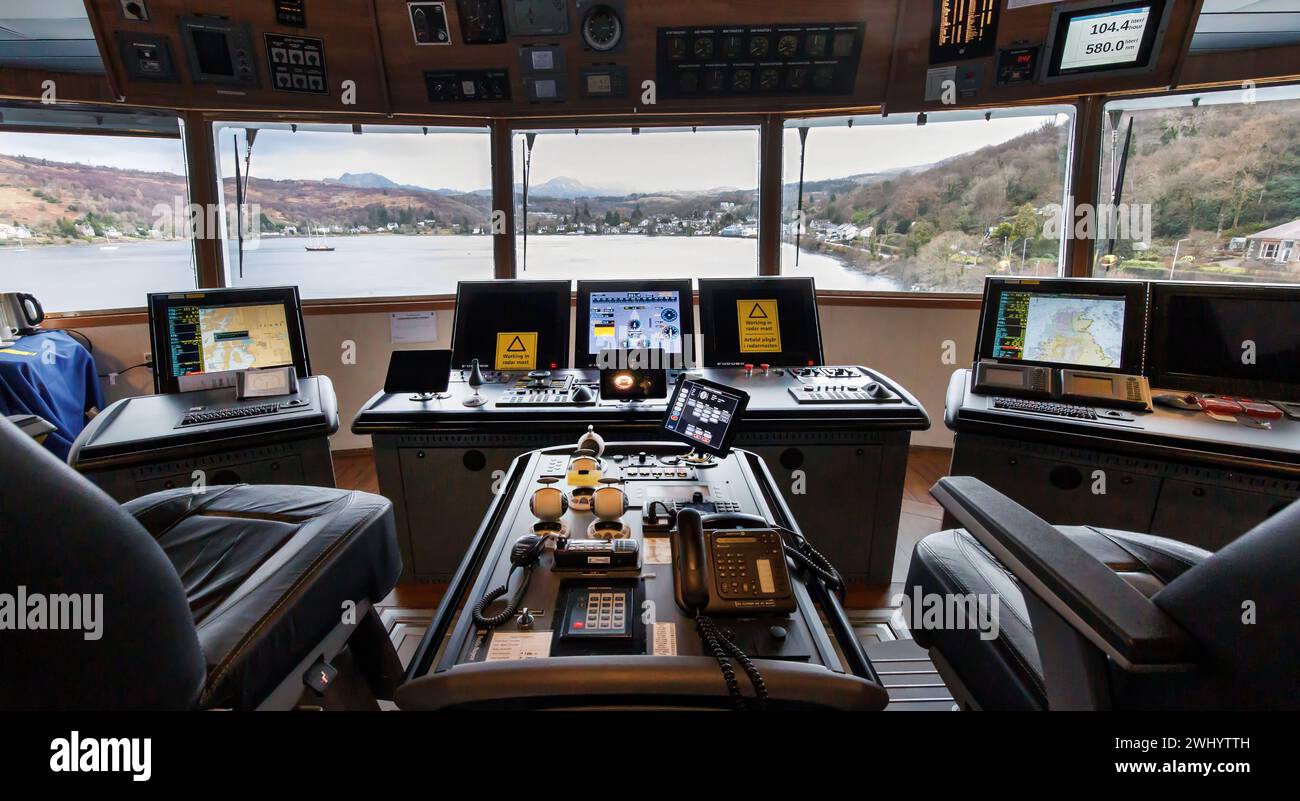 The Royal Navy's new minehunting "mothership", RFA Stirling Castle ...