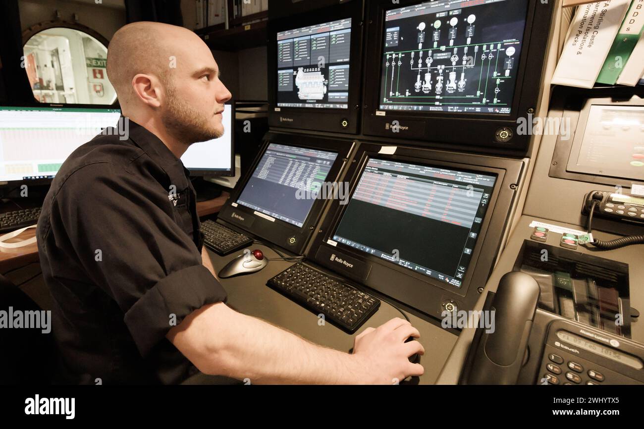 Engine control room hi-res stock photography and images - Alamy