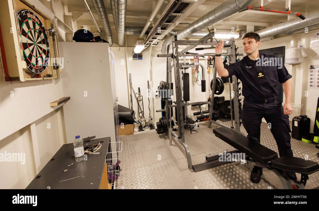 The Royal Navy's new minehunting "mothership", RFA Stirling Castle ...