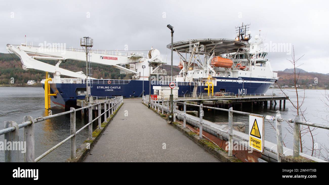 The Royal Navy's new minehunting "mothership", RFA Stirling Castle ...