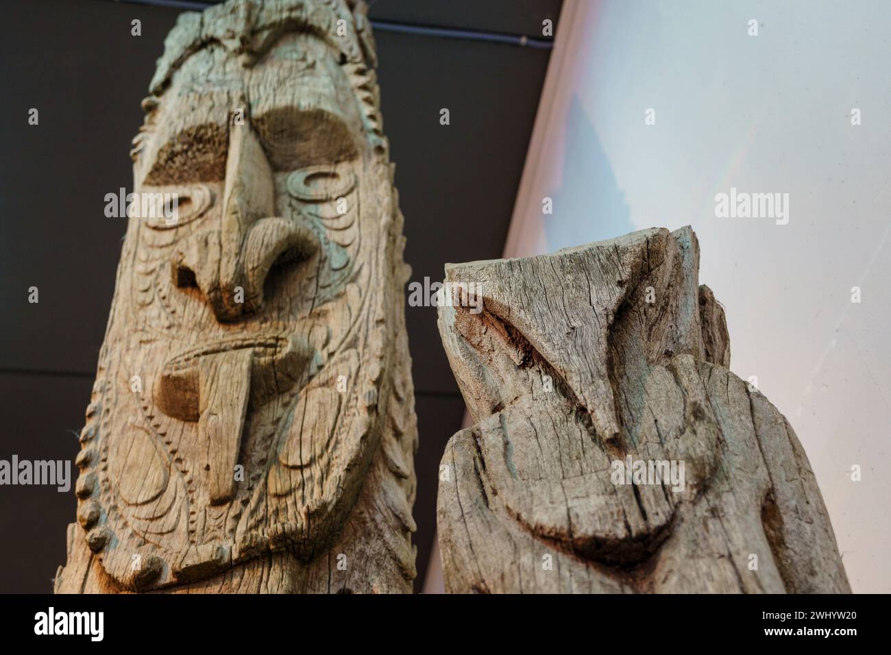 Totem house post pole hi-res stock photography and images - Alamy