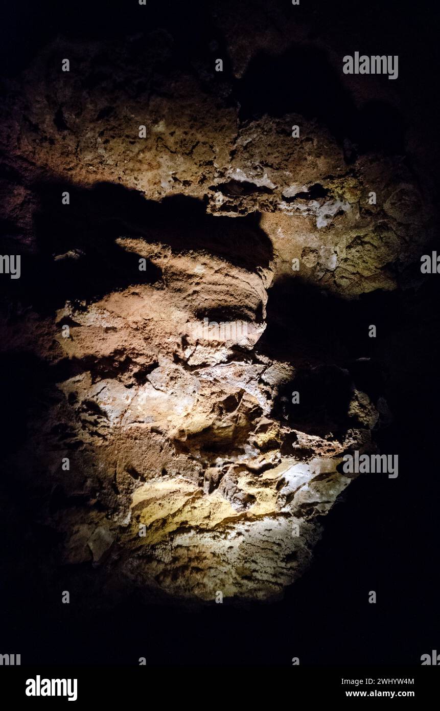 Inside wind cave national park hi-res stock photography and images - Alamy