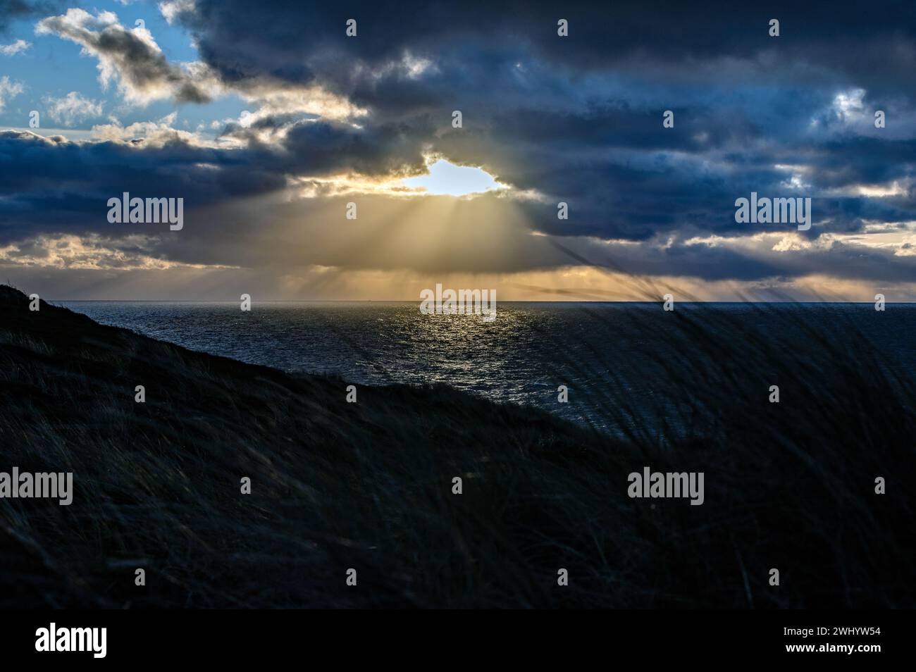 Sun rays on beach hi-res stock photography and images - Alamy