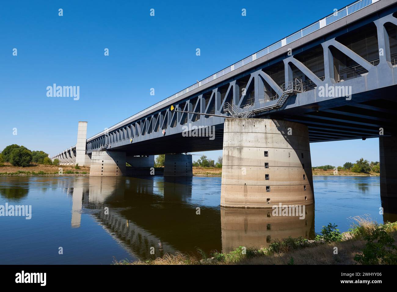 Trough bridge structure hi-res stock photography and images - Alamy