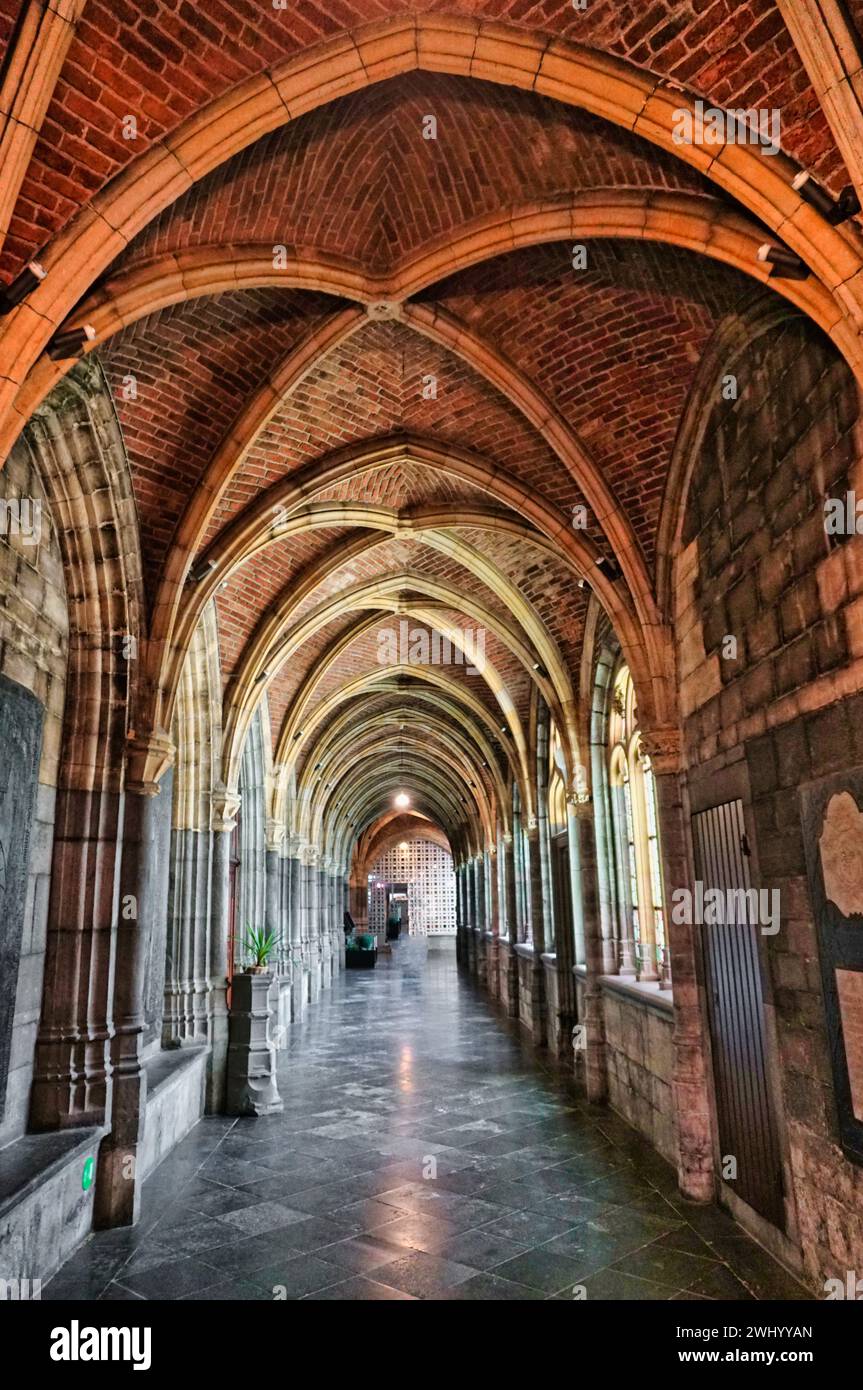 Cross vault hi-res stock photography and images - Alamy