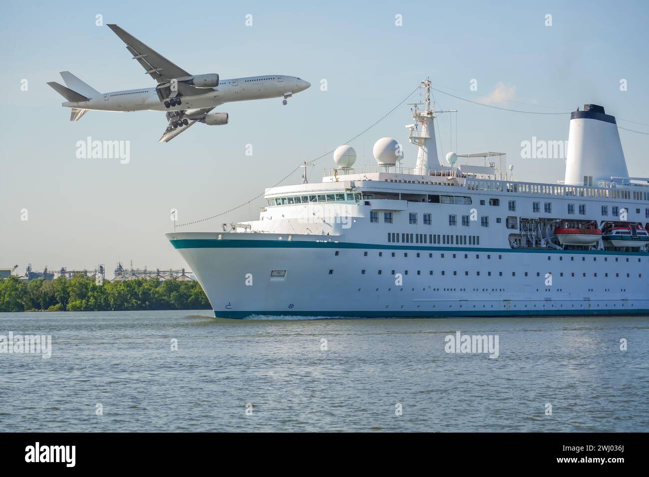 Transport vessel passenger airplane flies hi-res stock photography and ...
