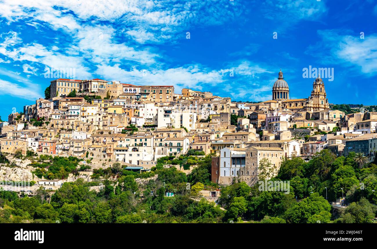 View of Ragusa in Val di Noto Stock Photo - Alamy
