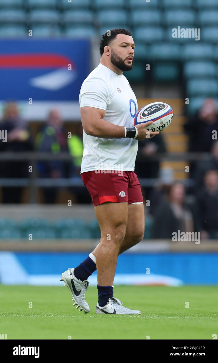 England in action during Guiness 6 Nations Rugby match between England ...