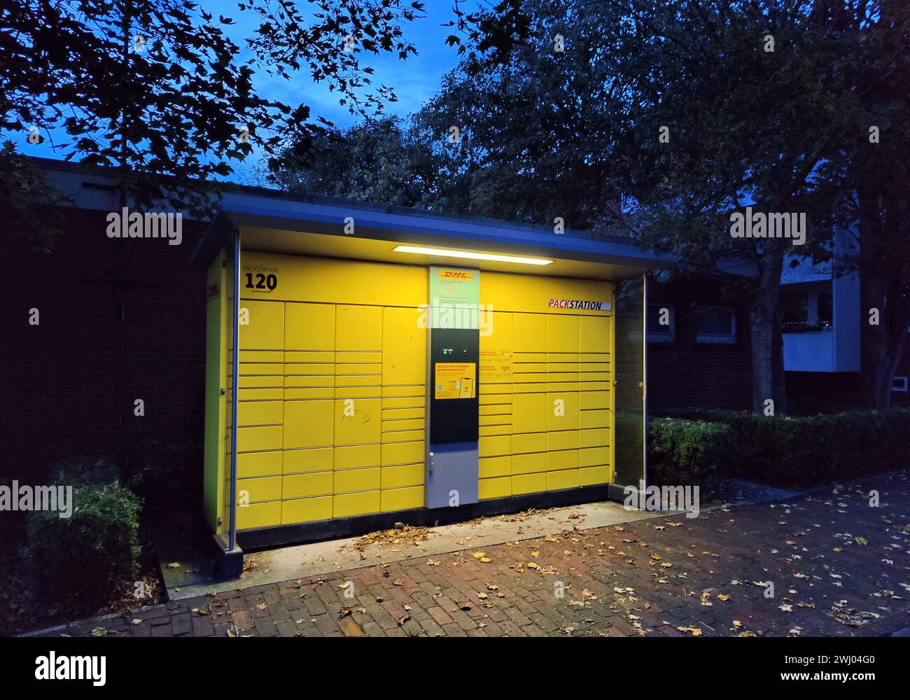 Dhl packstation hi-res stock photography and images - Alamy