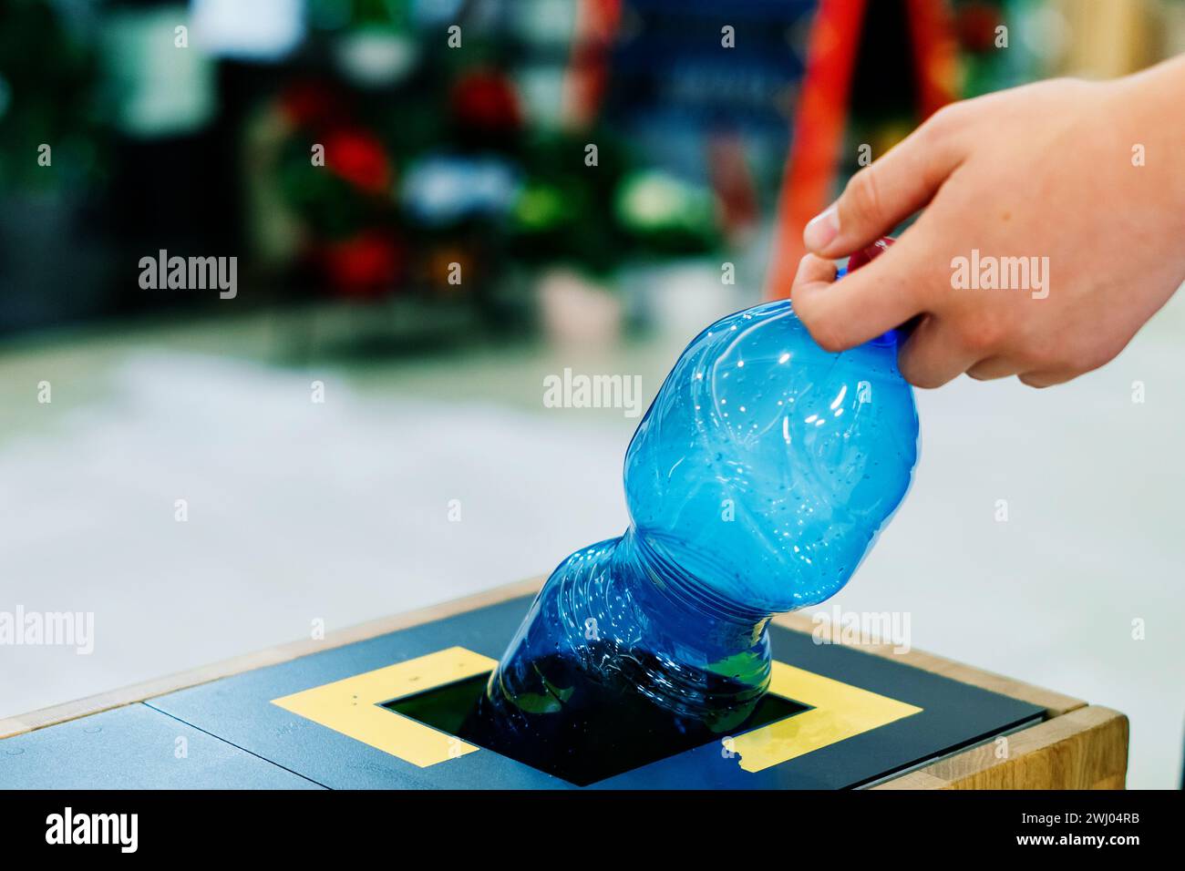Close up hand throwing empty plastic water bottle into recycling bin, recycle rubbish Stock ...