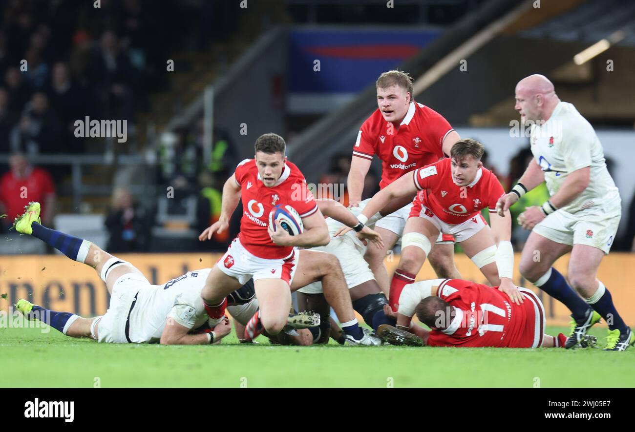 Kieran Hardy (Cardiff Rugby) of Wales and England's Dan Cole (Leicester ...