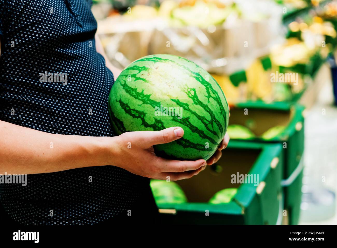 Melon grab hi-res stock photography and images - Alamy