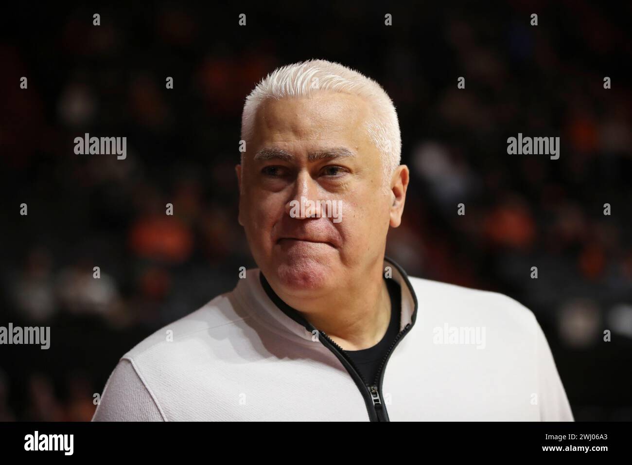Oregon State head coach Wayne Tinkle walks onto the court before an ...