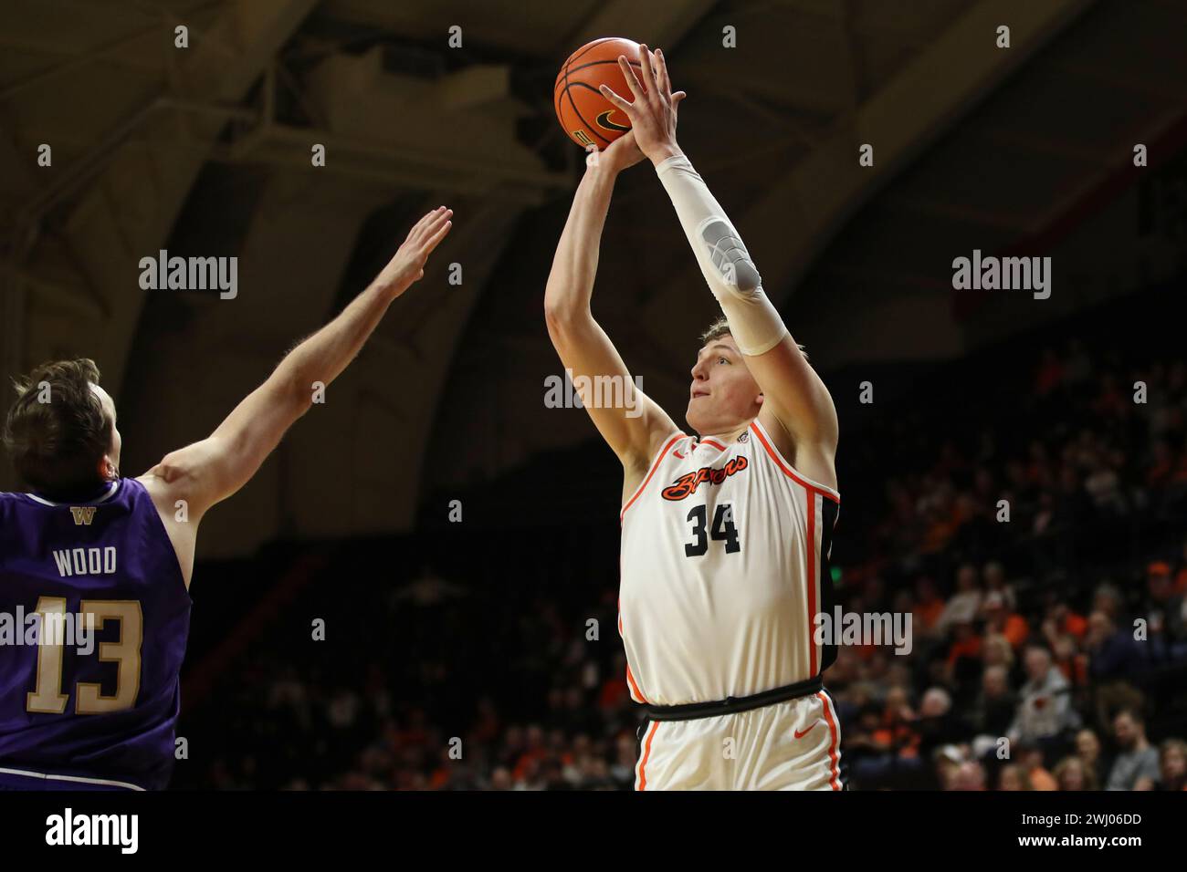 Oregon State forward Tyler Bilodeau (34) shoots over Washington forward ...