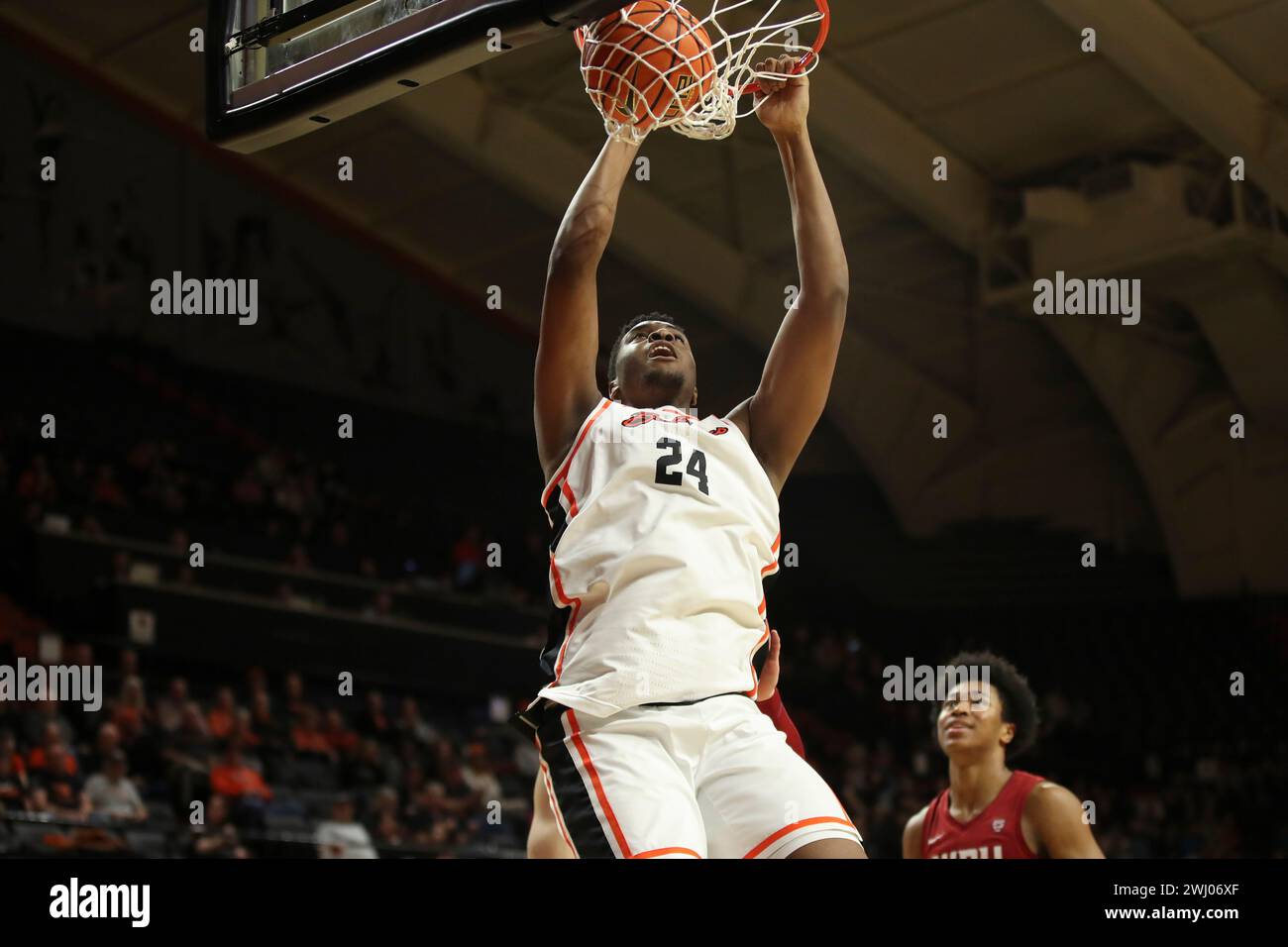 Oregon State center KC Ibekwe (24) dunks against Washington State ...