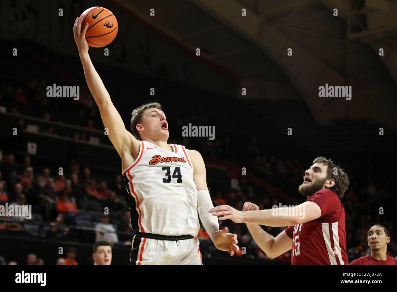 Oregon State forward Tyler Bilodeau (34) grabs a rebound away from ...