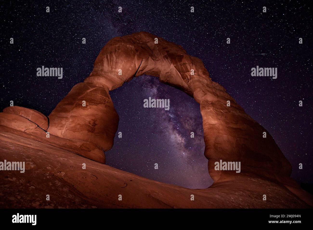 The Delicate Arch with the Milky Way and twinkling stars in the ...