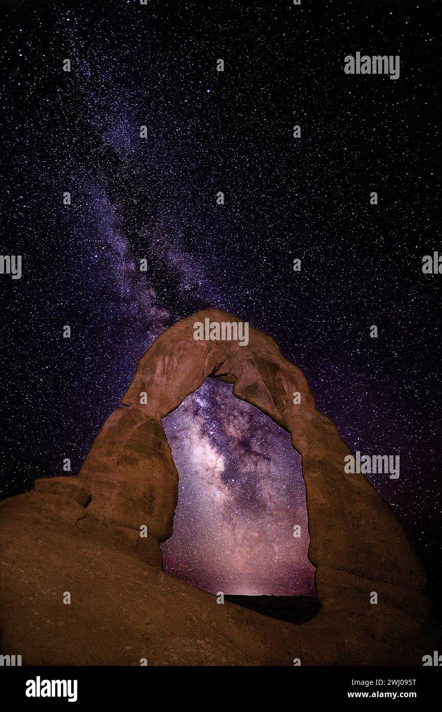 The Delicate Arch with the Milky Way and twinkling stars in the ...