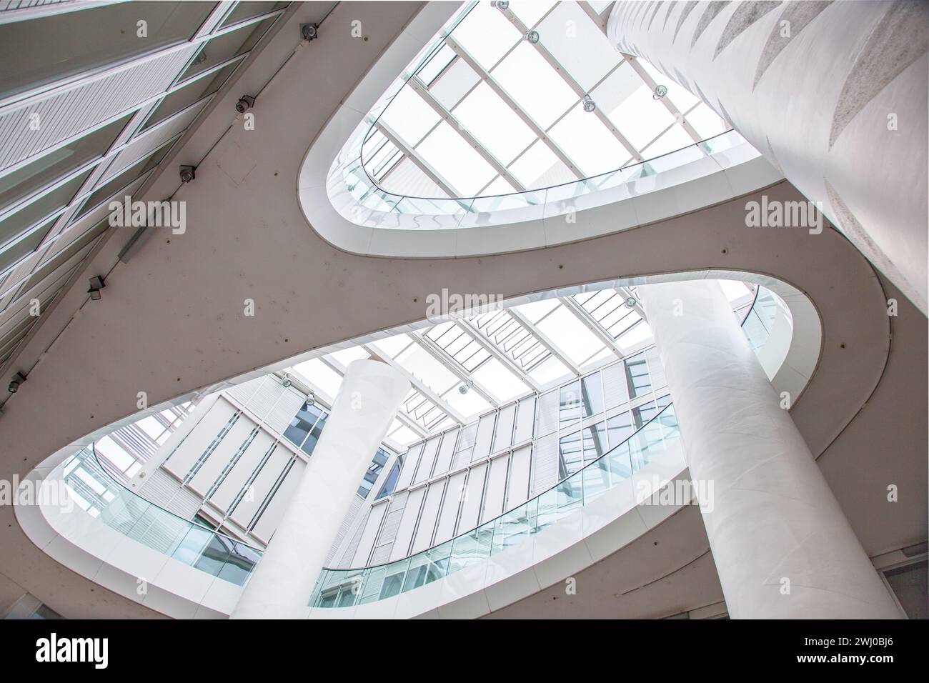 Building architecture lobby columns hi-res stock photography and images ...