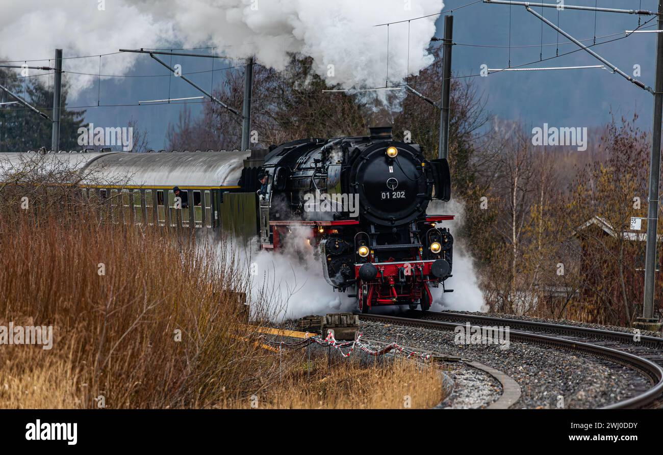 Entlang dem Obersee zwischen Schmerikon und Rapperswil-Jona ist die ...