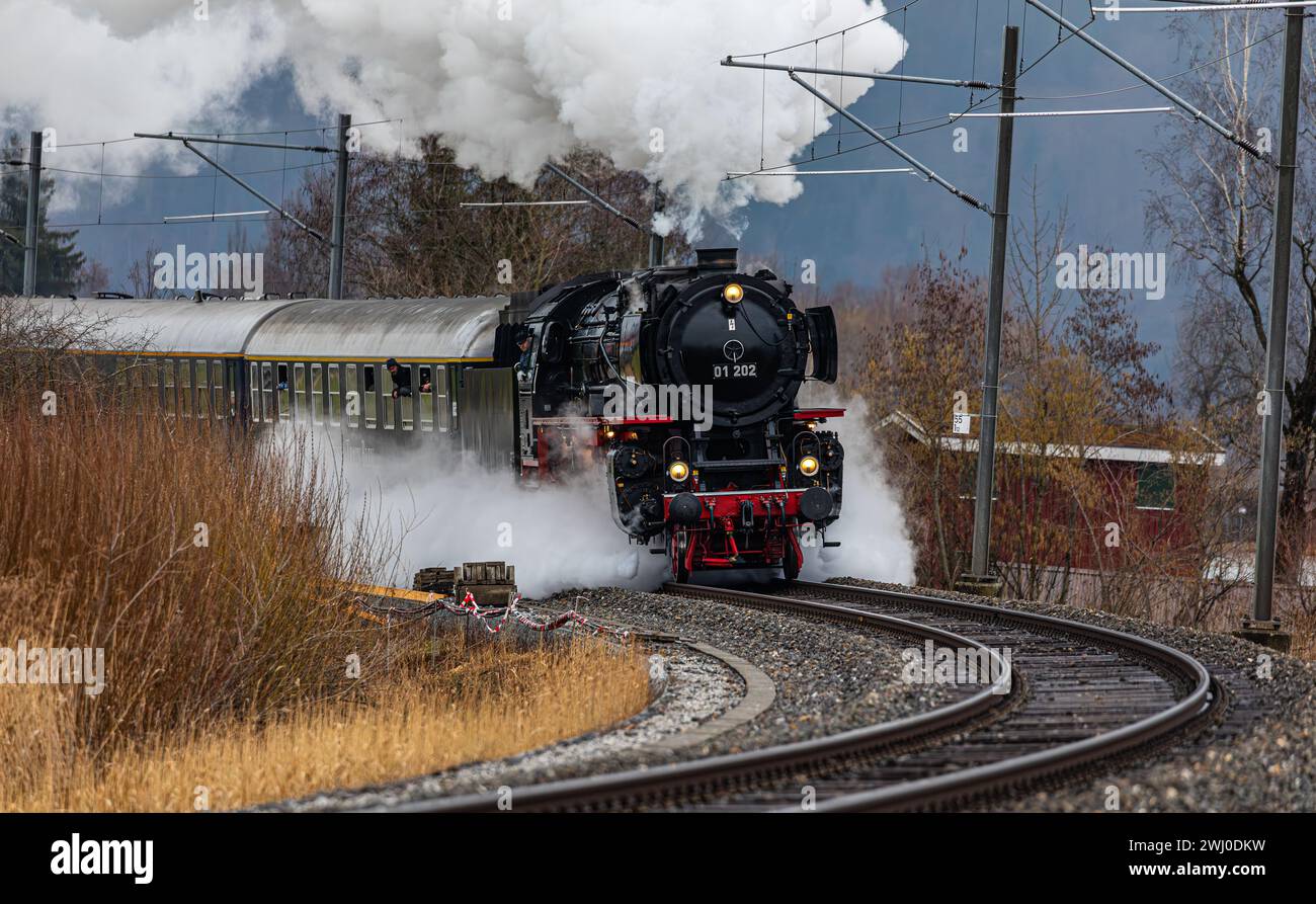 Entlang dem Obersee zwischen Schmerikon und Rapperswil-Jona ist die ...