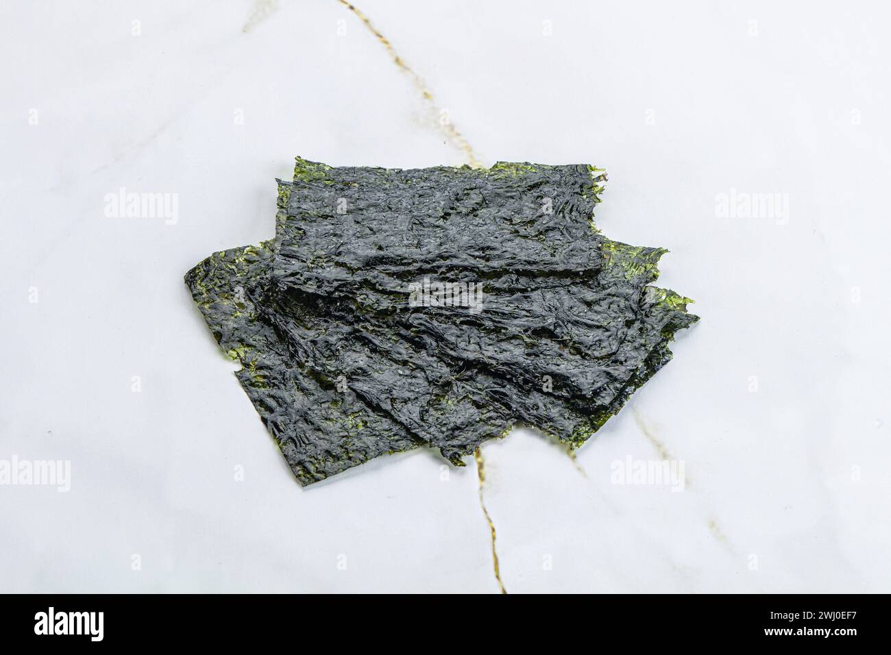 Korean nori seaweed chips heap snack Stock Photo - Alamy