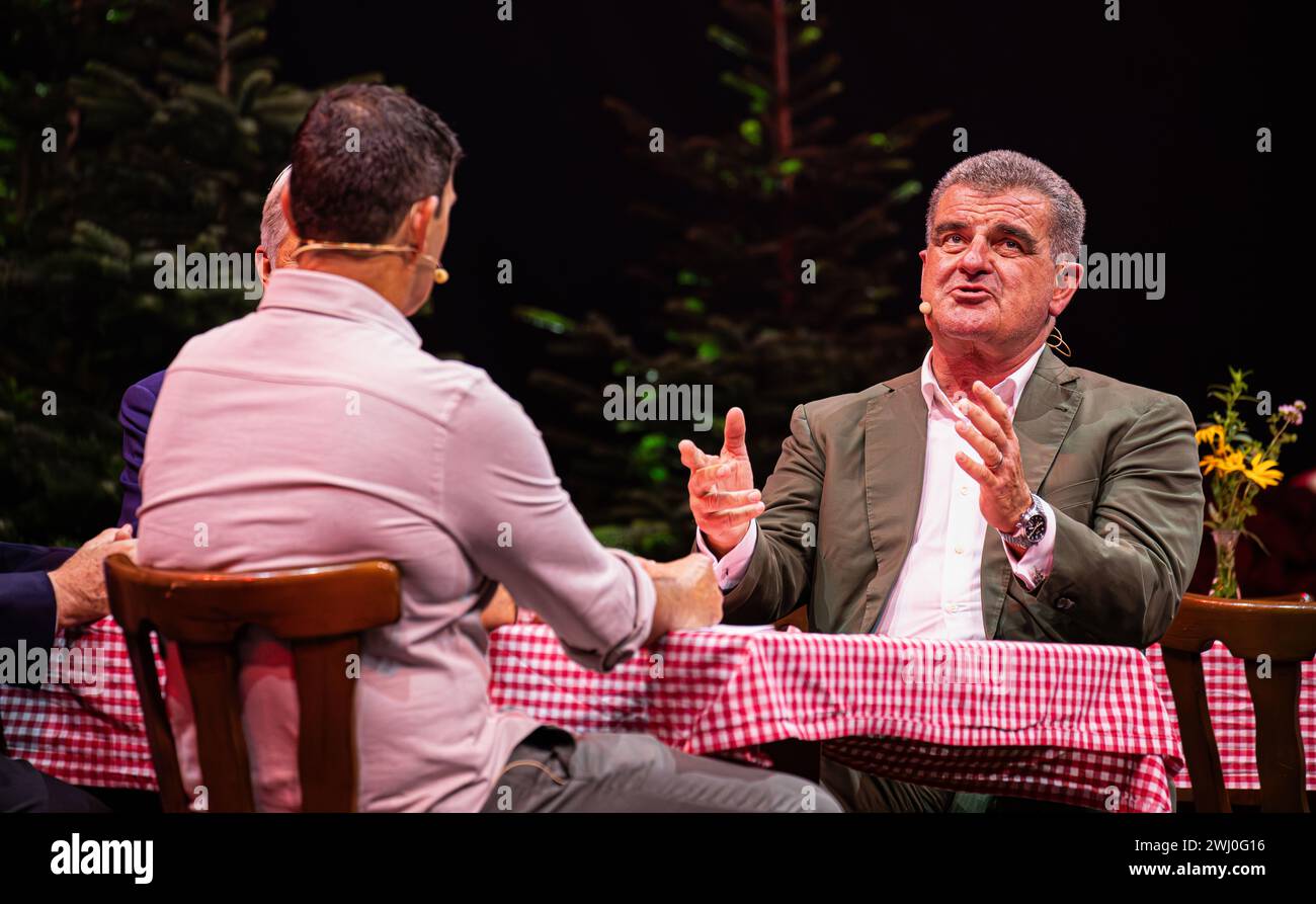 Peter Spuhler, CEO von Stadler Rail im Gespräch mit Moderrator Roman ...