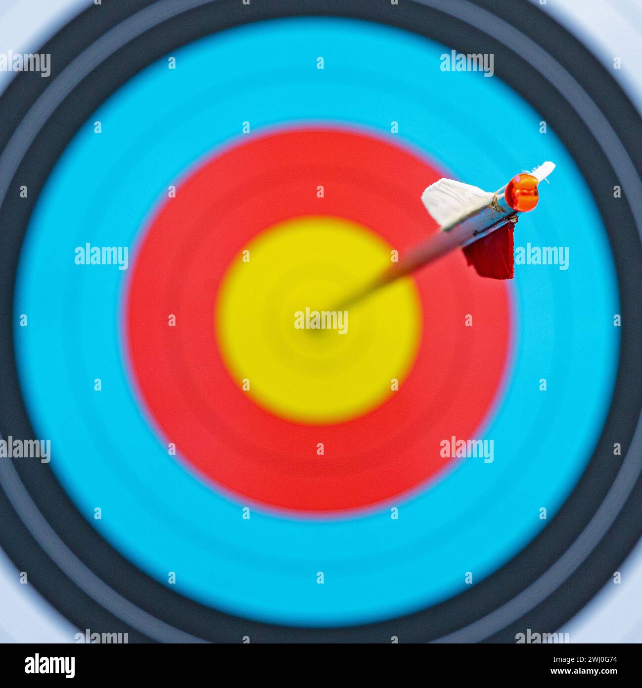 Focus to center hi-res stock photography and images - Alamy