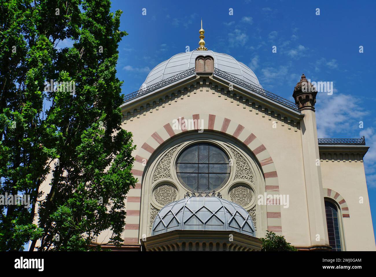 Synagogue bima hi-res stock photography and images - Alamy