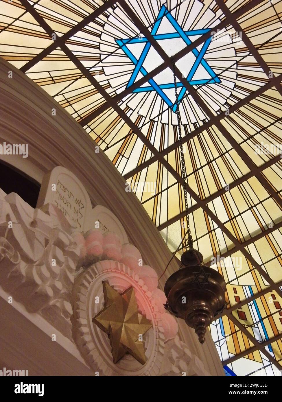 Active Synagogue Paris, Rue Copernic Stock Photo - Alamy