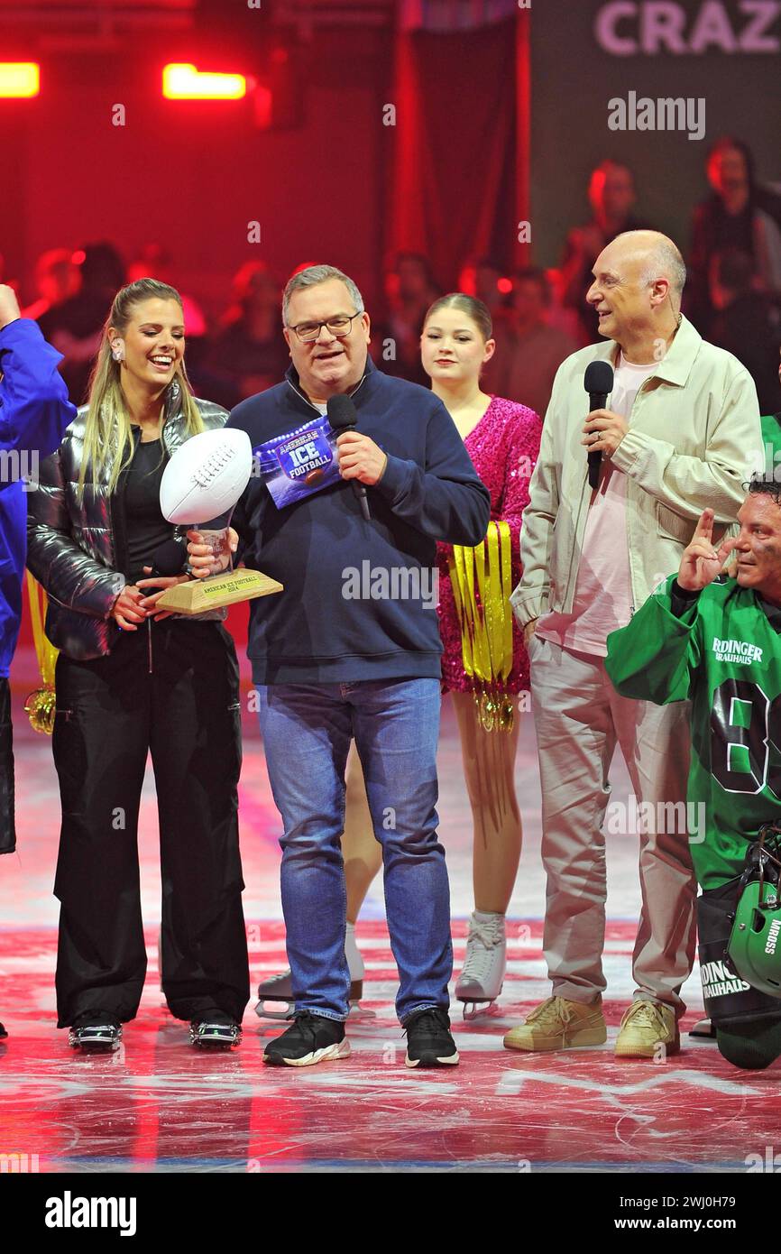 RTL - American Ice Football . Mona Stevens , Elton und Frank Buschmann ...
