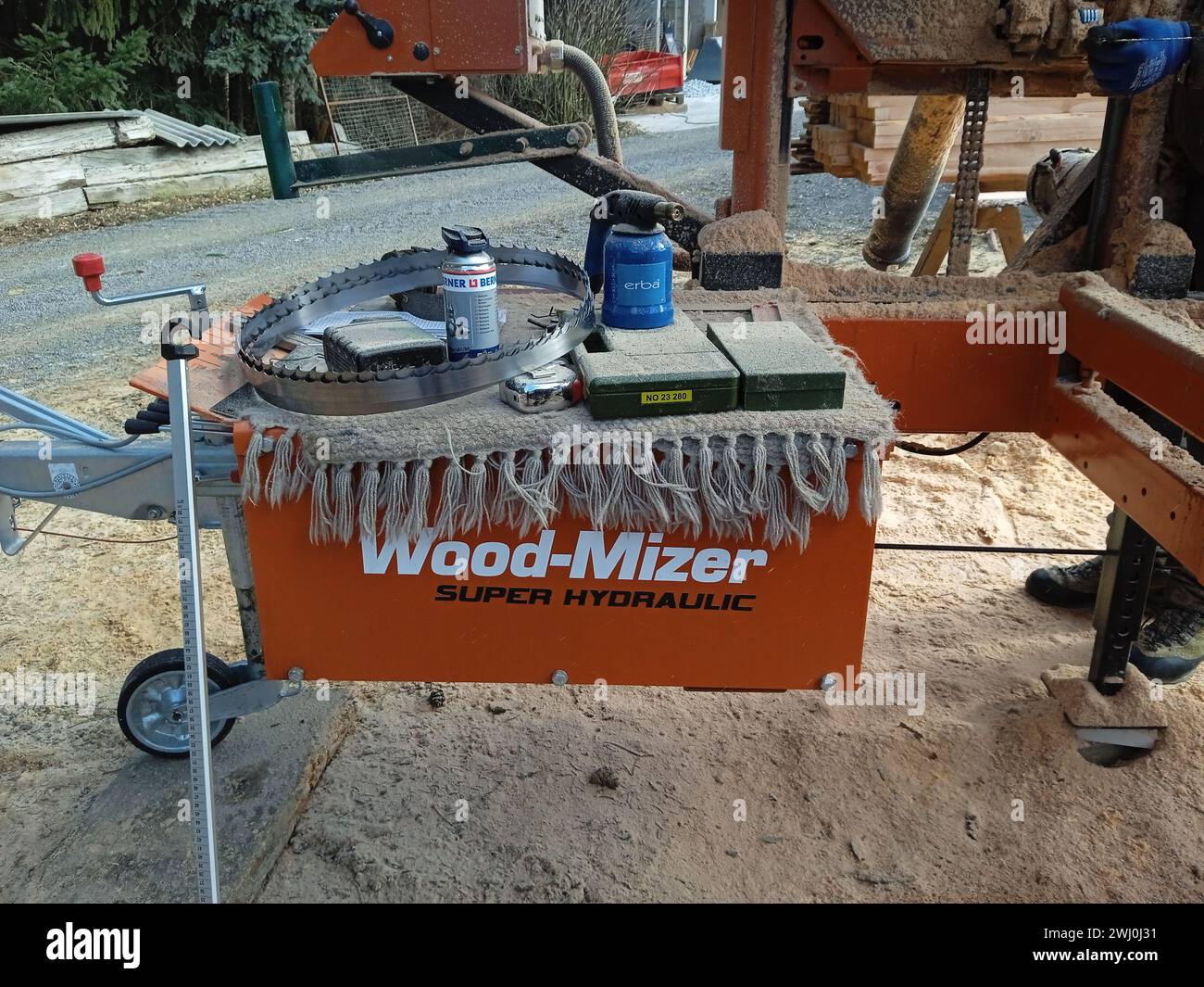 a mobile sawmill for the storage and processing in the wood industry ...