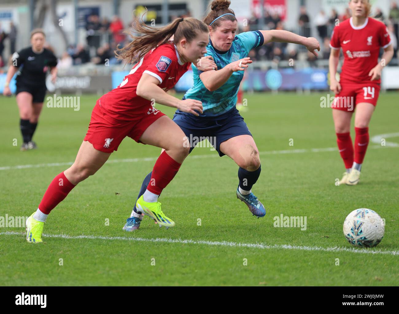 Lucy Parry of Liverpool Women takes on Emma Mukandi of London City ...